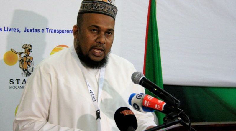 Foram hoje a enterrar os restos mortais de Abdul Carimo, antigo ...